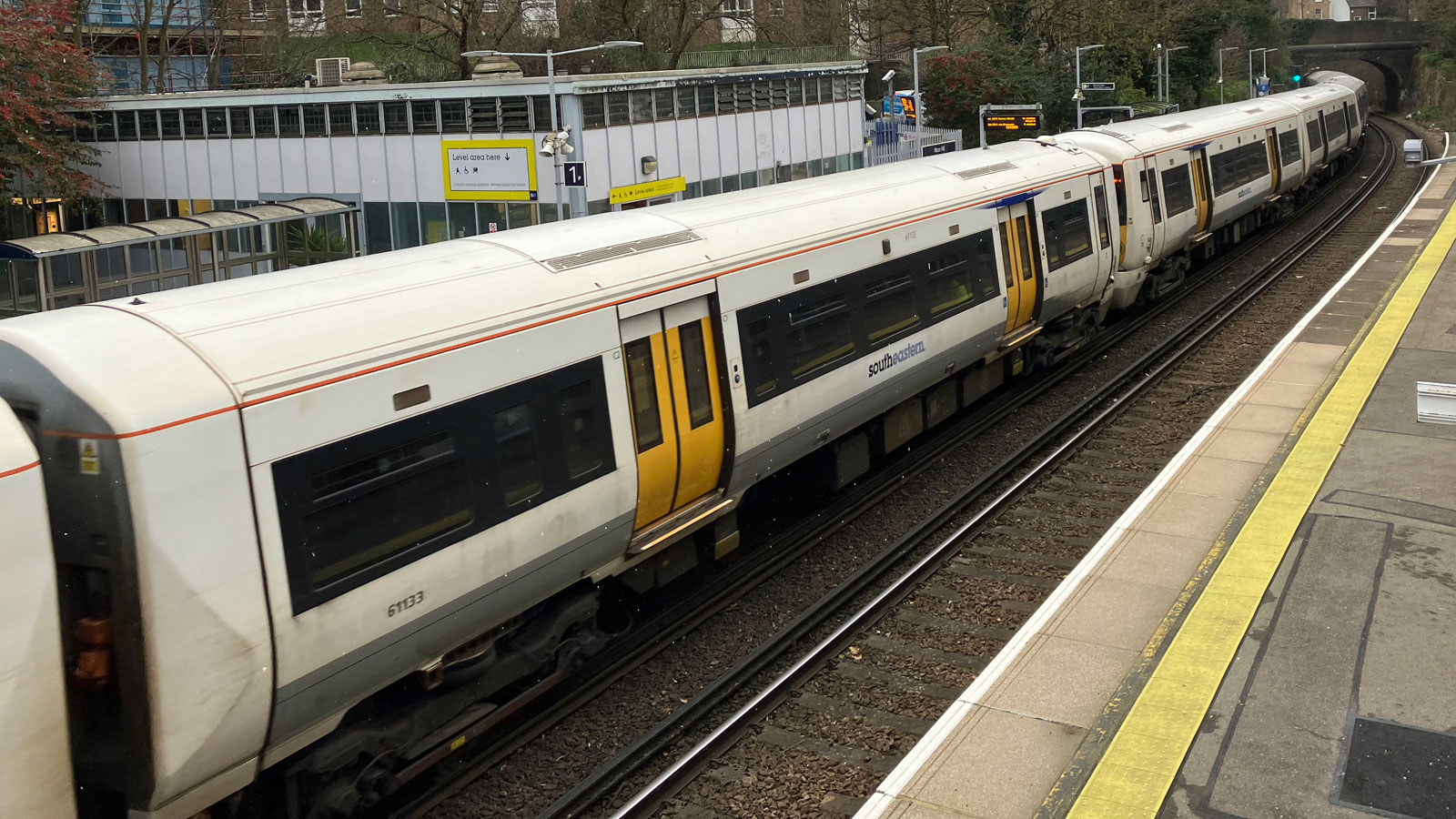 Southeastern Metro fares rise by up to 40p while zone 1-3 cap hits £10 ...