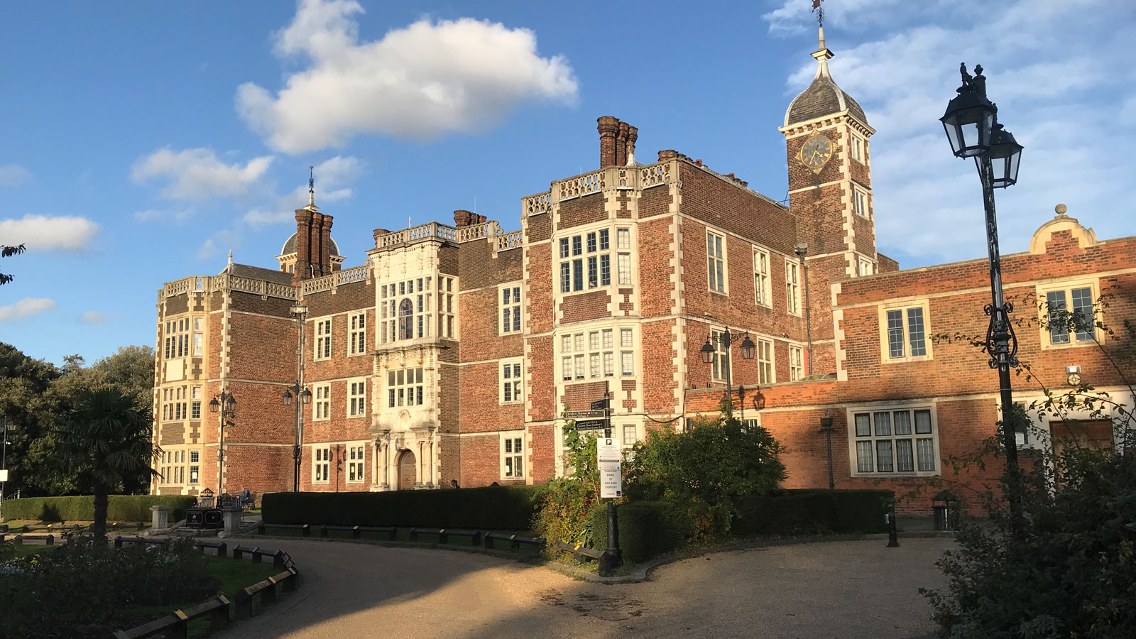 Charlton House declared 'at risk' by Historic England over leaky roof ...
